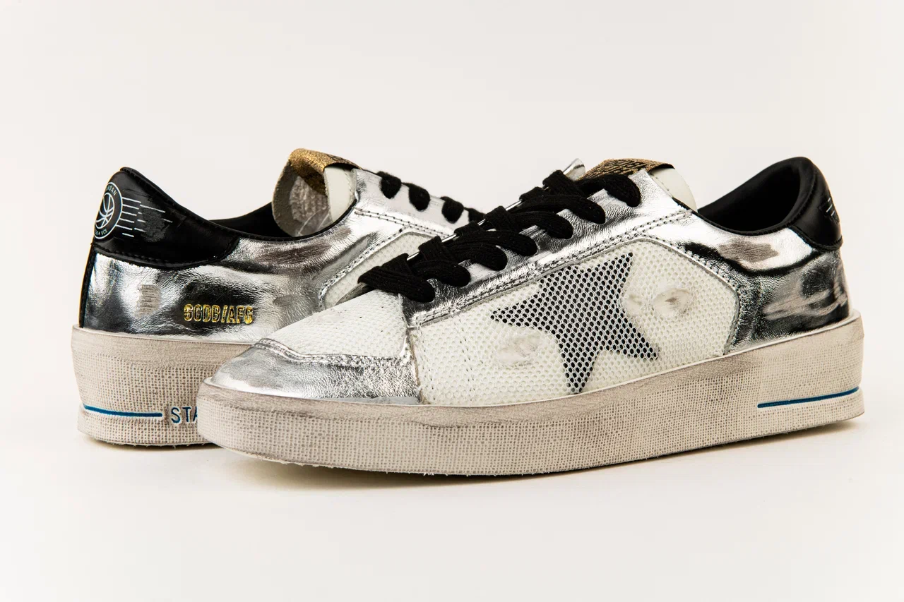 Golden Goose Color Bronze with Black Details - Size.ge
