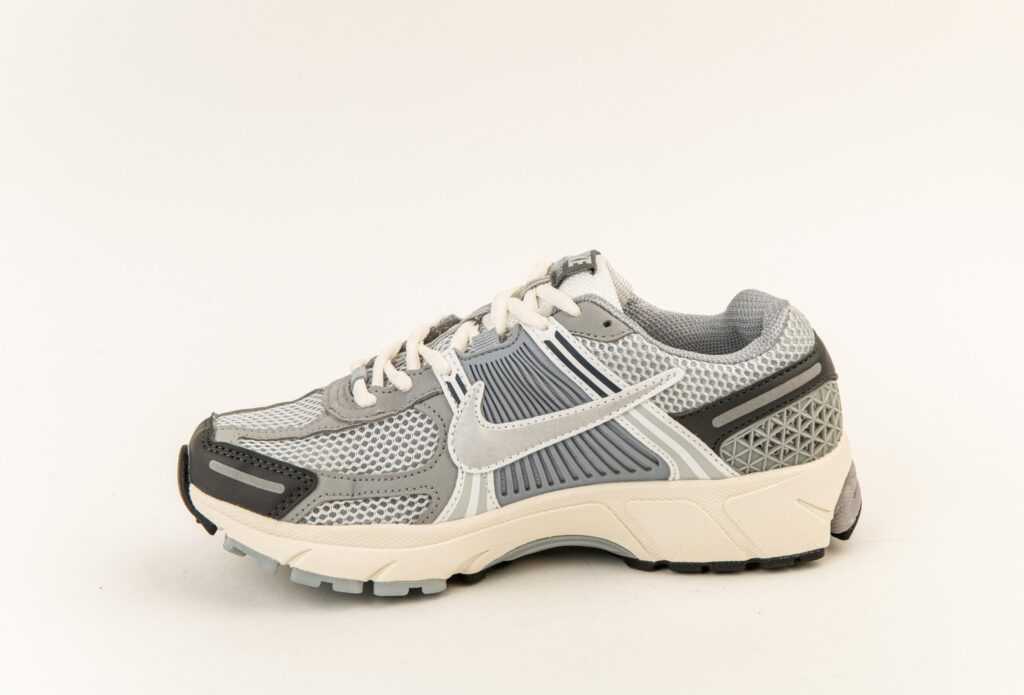 Nike Running Shoes Color Grey - Size.ge