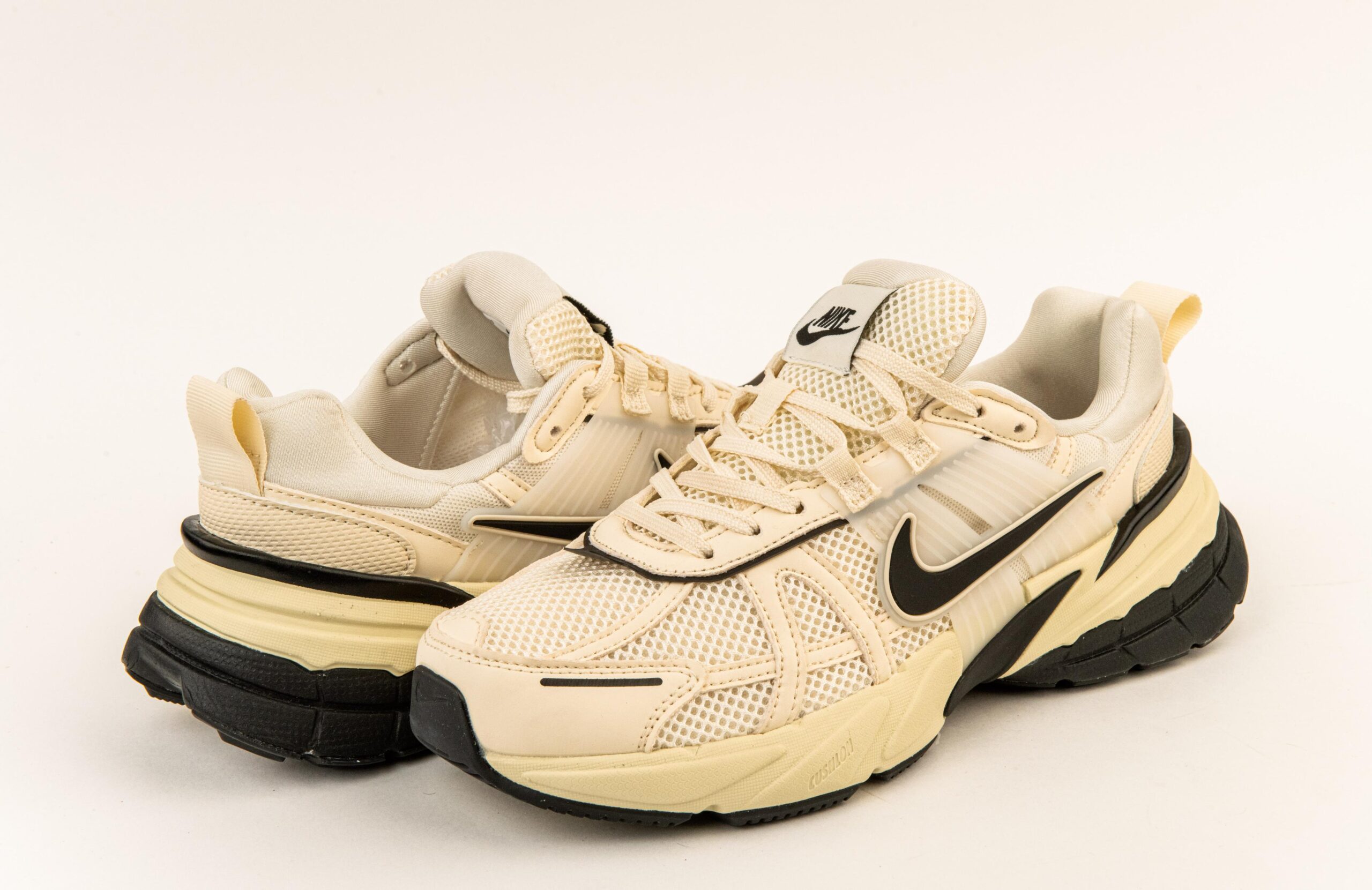Beige Color Nike Sneakers for Running - Size.ge